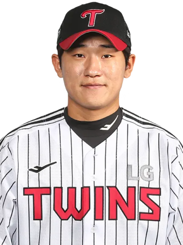 LG Twins Pitcher Lim Jun-hyung’s Tearful Exit: Surprise Hug Sparks ...